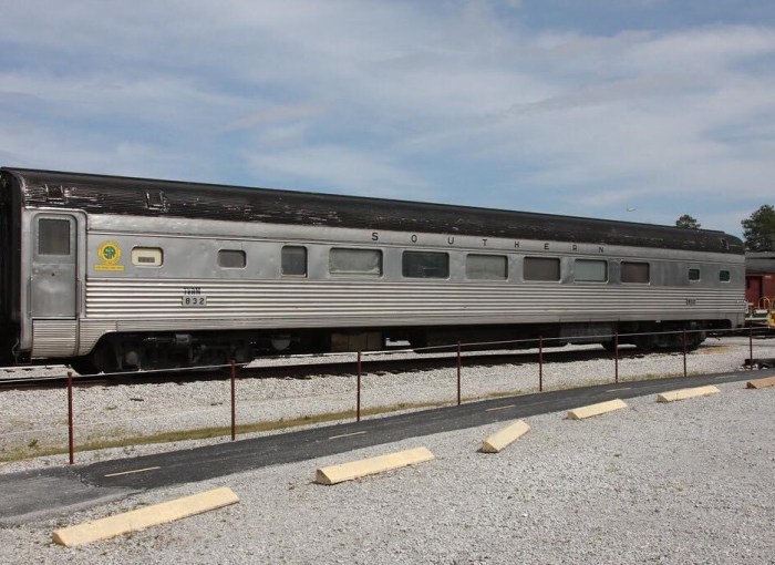 Southern Railway 832 Coach | Tennessee Valley Railroad