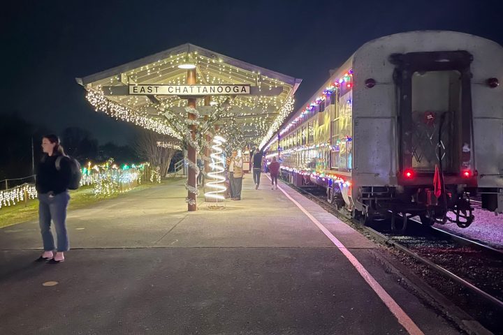 Holiday Lights Train Ride | Tennessee Valley Railroad