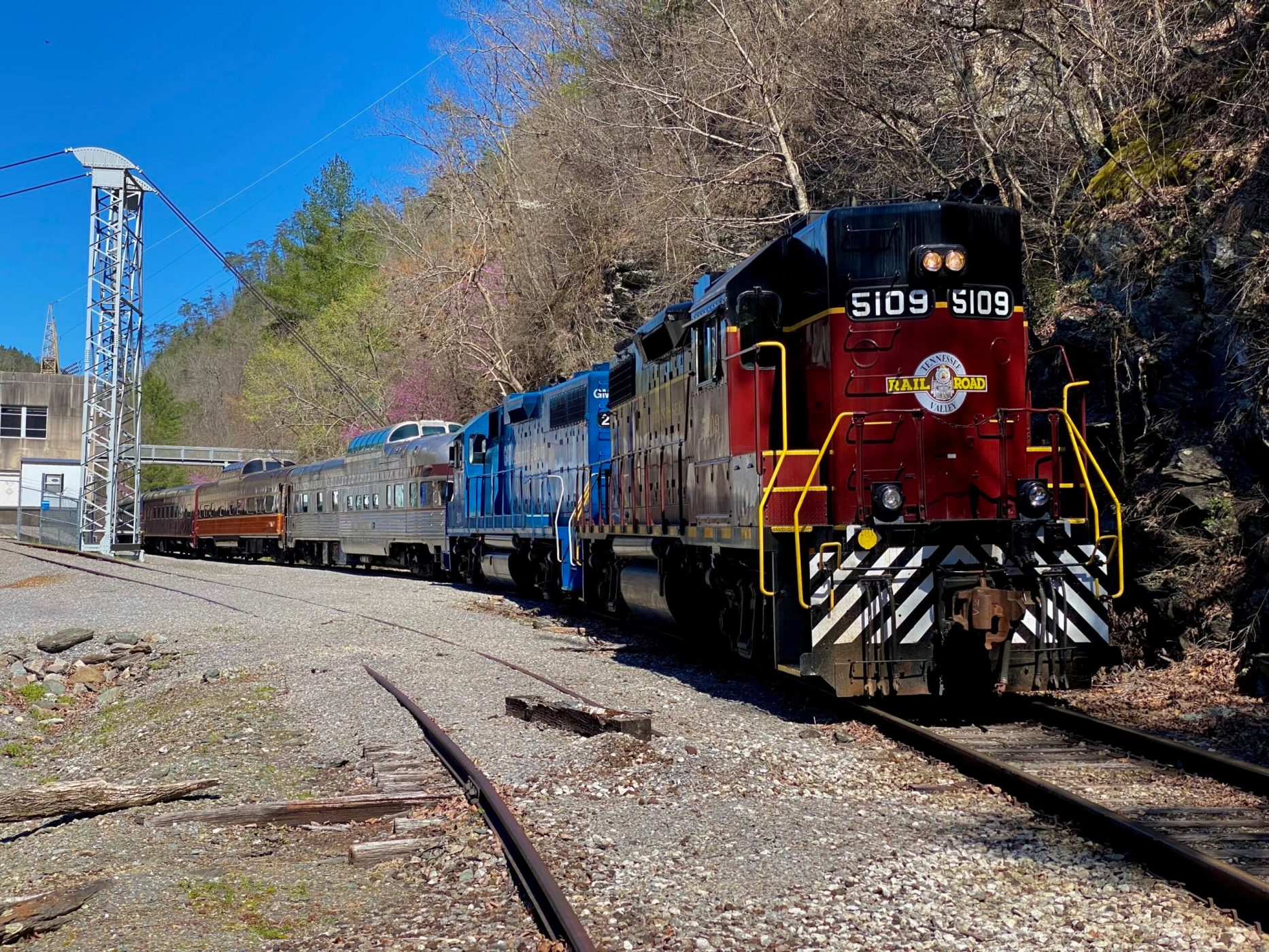 Experience the Hiwassee Loop with Tennessee Valley RR Museum