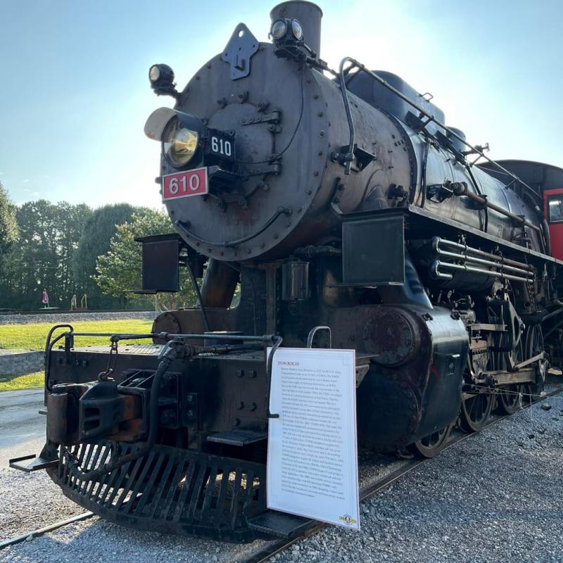 6914 & Steam Engine 610: A Historic Display at Grand Junction
