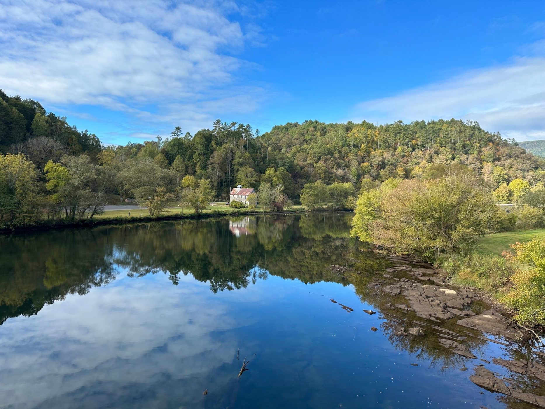 Experience Fall’s Splendor: Train Rides through East Tennessee