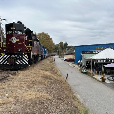 Experience Fall’s Splendor: Train Rides through East Tennessee